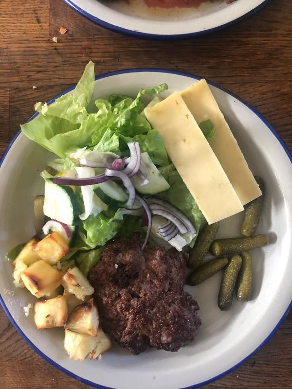 Smashed grass-fed beef burger plates – Love Ya Guts Box